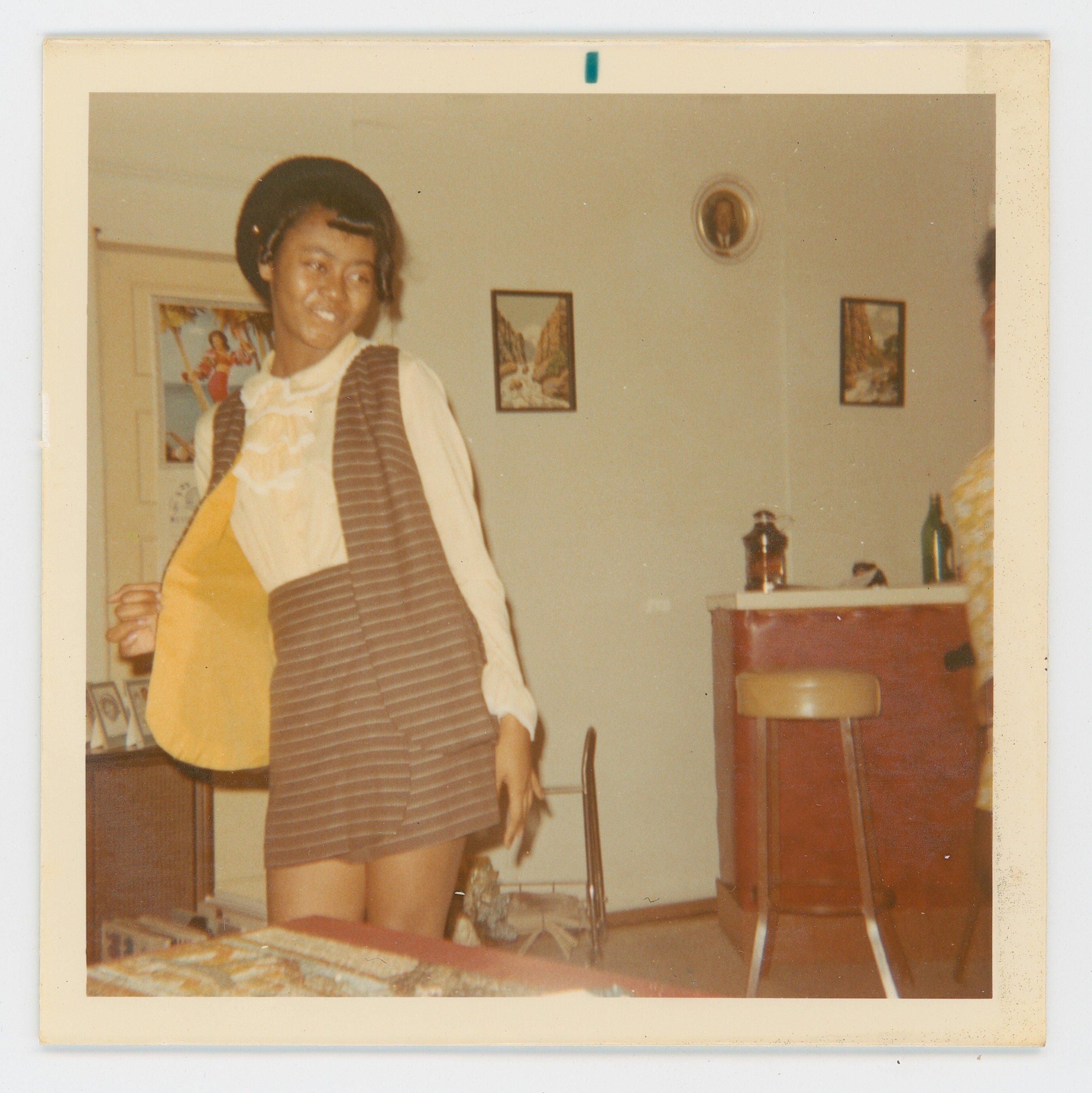 CHECK IT : 1960s African American Woman Teen Posing Bar Dance Home ...