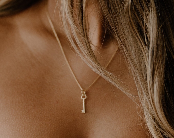 Dainty Gold Filigree Victorian Royal Skeleton Key Necklace - Etsy