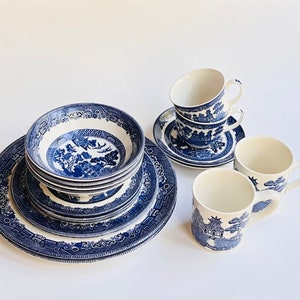 Willow Blue Johnson Bros England Ironstone Dinnerware Set of 18 ...