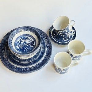Willow Blue Johnson Bros England Ironstone Dinnerware Set of 18 ...