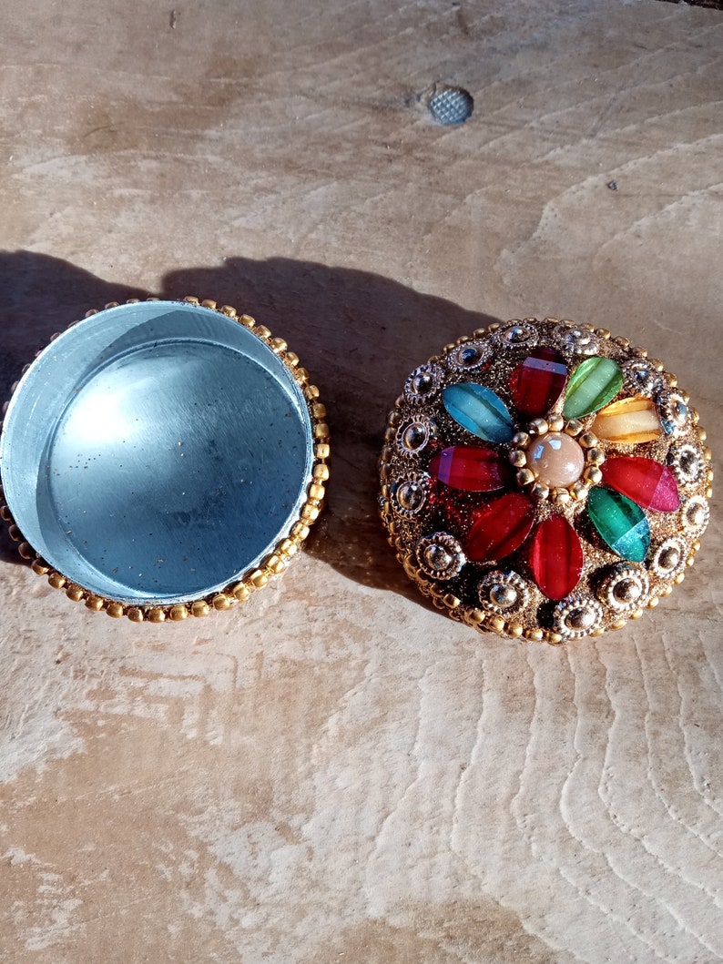 Mixed Lot of Trinket Jewelry Pill Boxes. Shell Compacts Trinket Boxes ...