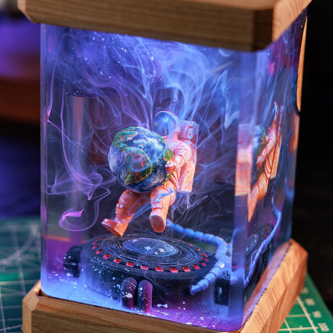 Astronaut Interstellar Resin Epoxy Lamp, Sci-fi Space Movie Art Night ...
