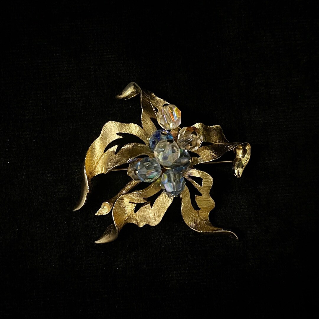 PARCO Gold Wisp Flower Brooch/pin With Crystal Beaded Center - Etsy