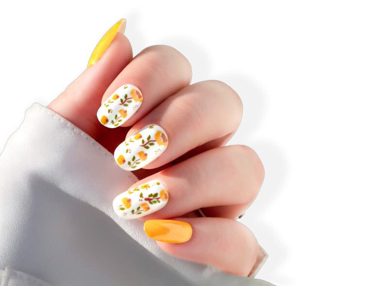 Mustard Yellow Flower Short Oval Nails, Set of 24 Nails in 12 Sizes ...