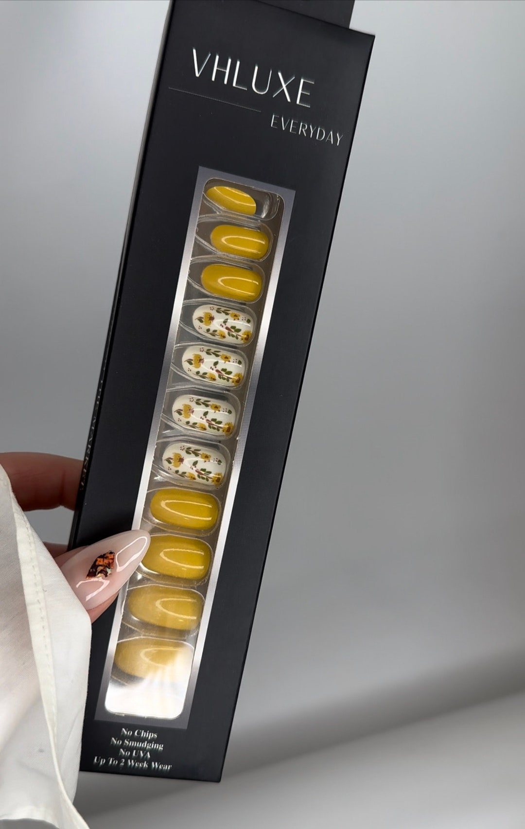 Mustard Yellow Flower Short Oval Nails, Set of 24 Nails in 12 Sizes ...