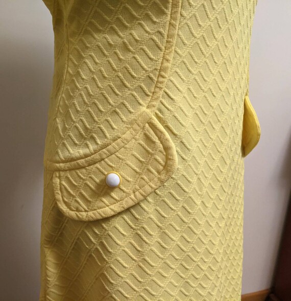Vintage 1960s Light Yellow Mandarin Collar Textured P… - Gem