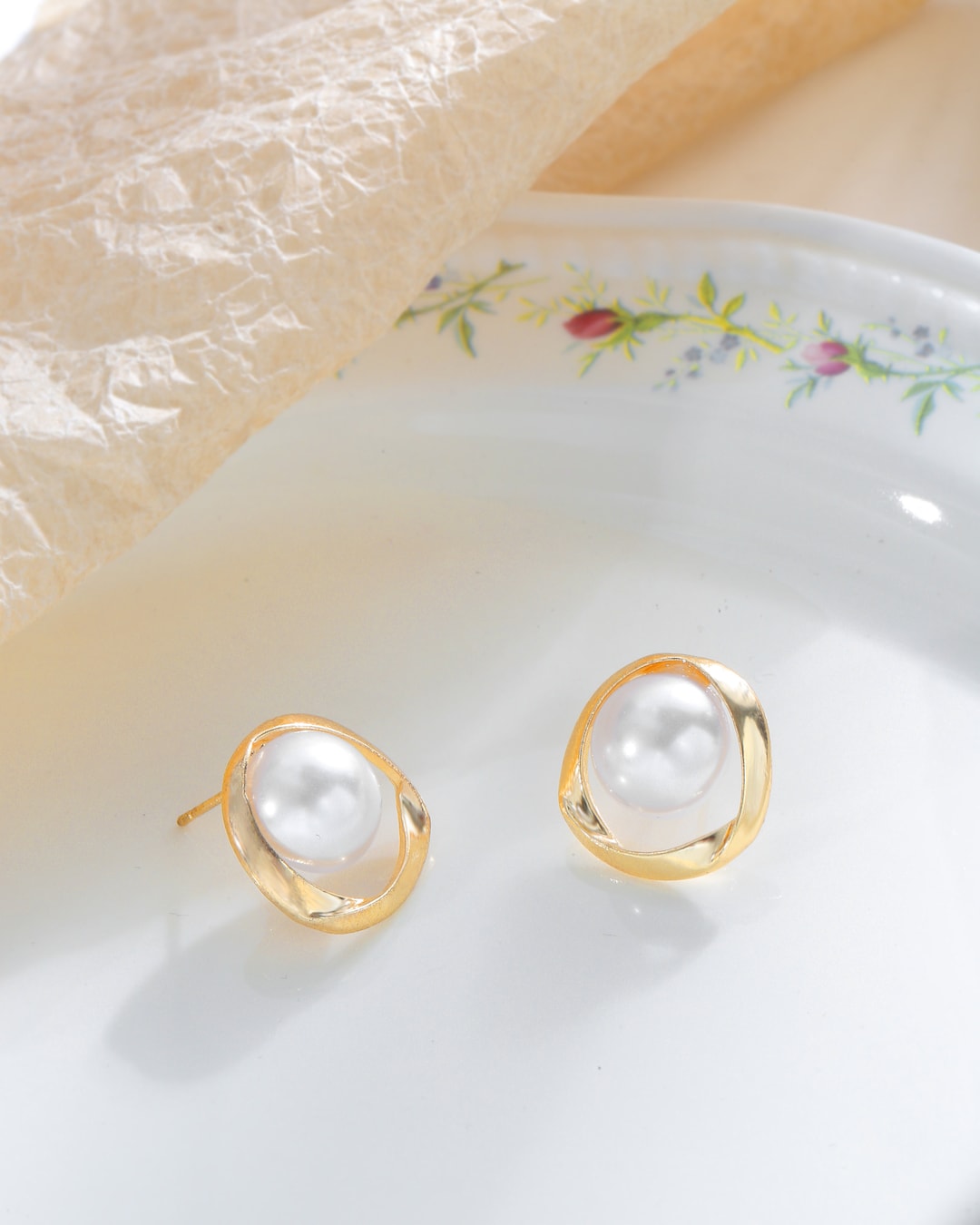 Large Pearl With Wavy Twirly Outer Border Stud Earring - Etsy