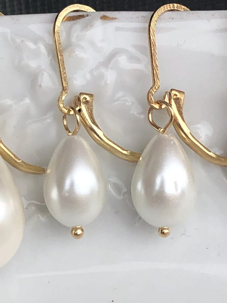 Girl With a Pearl, Vermeer Inspired Pearl Dangle Earrings: Gold & White ...
