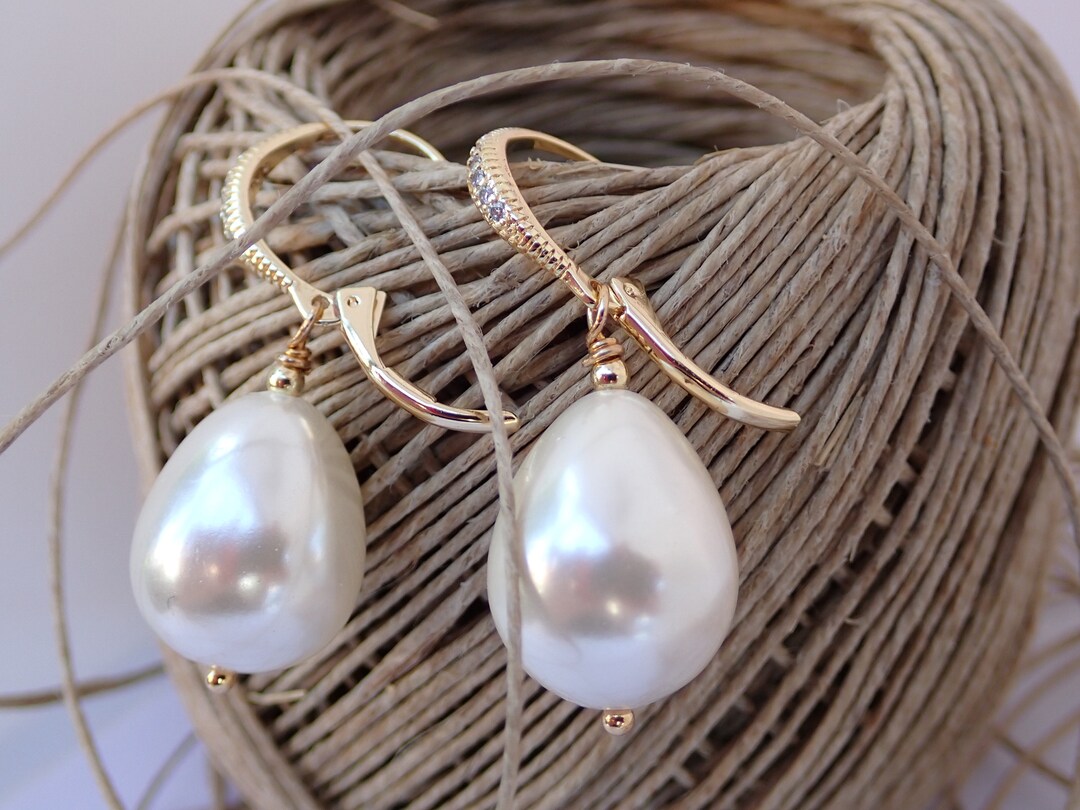 Girl With a Pearl Earrings, White Teardrop Shell Pearl Earrings ...
