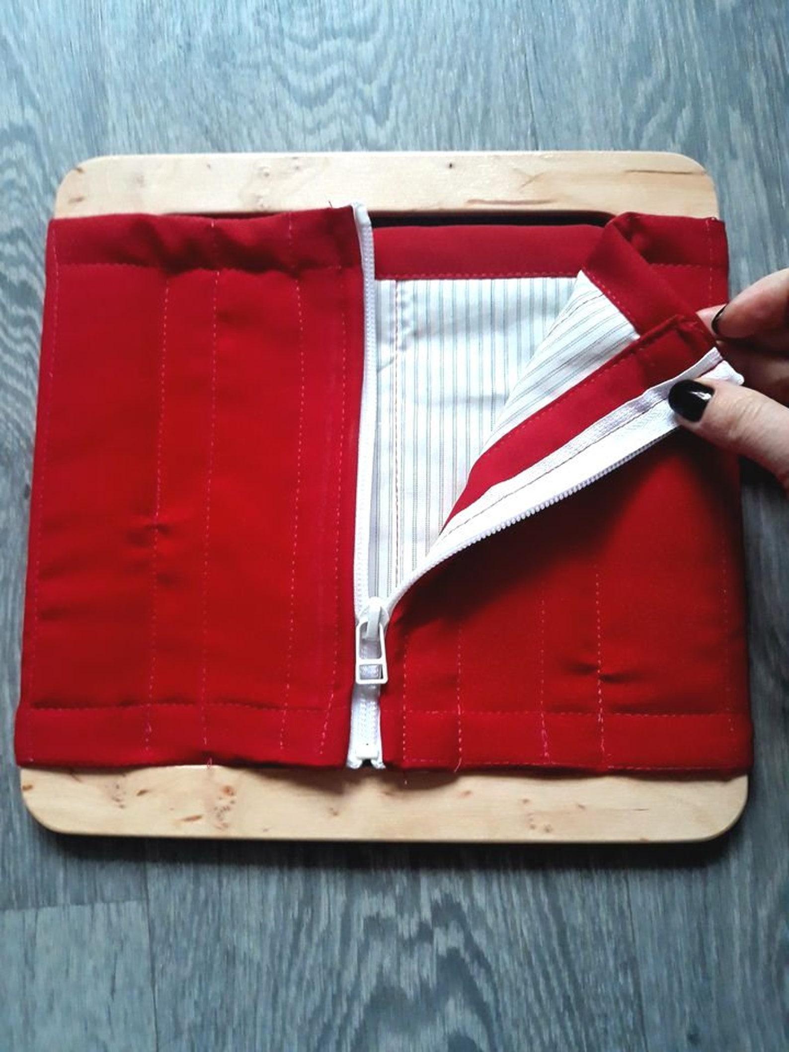 Dressing Frames, Nido Montessori Practical Life, Homeschool Toddlers ...