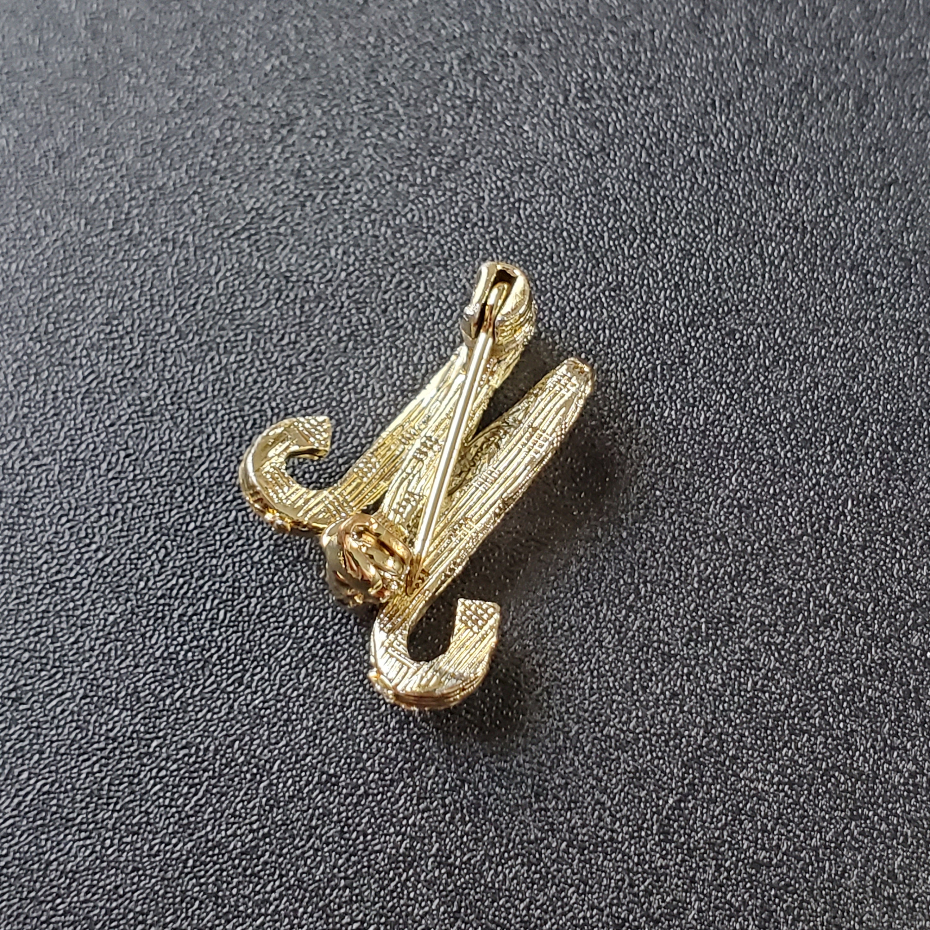 Letter M brooch Gold alphabet M pin Vintage initial brooch pin - Etsy
