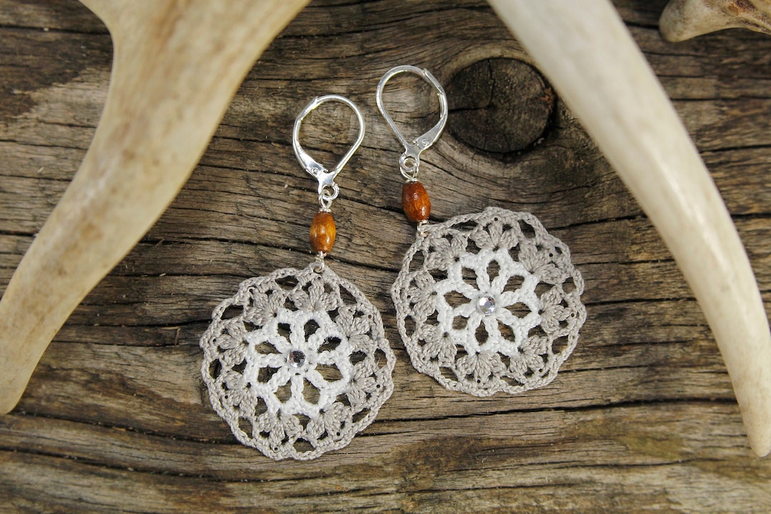 Boho encaje ganchillo pendientes gris blanco Mandala pendientes Textil ...