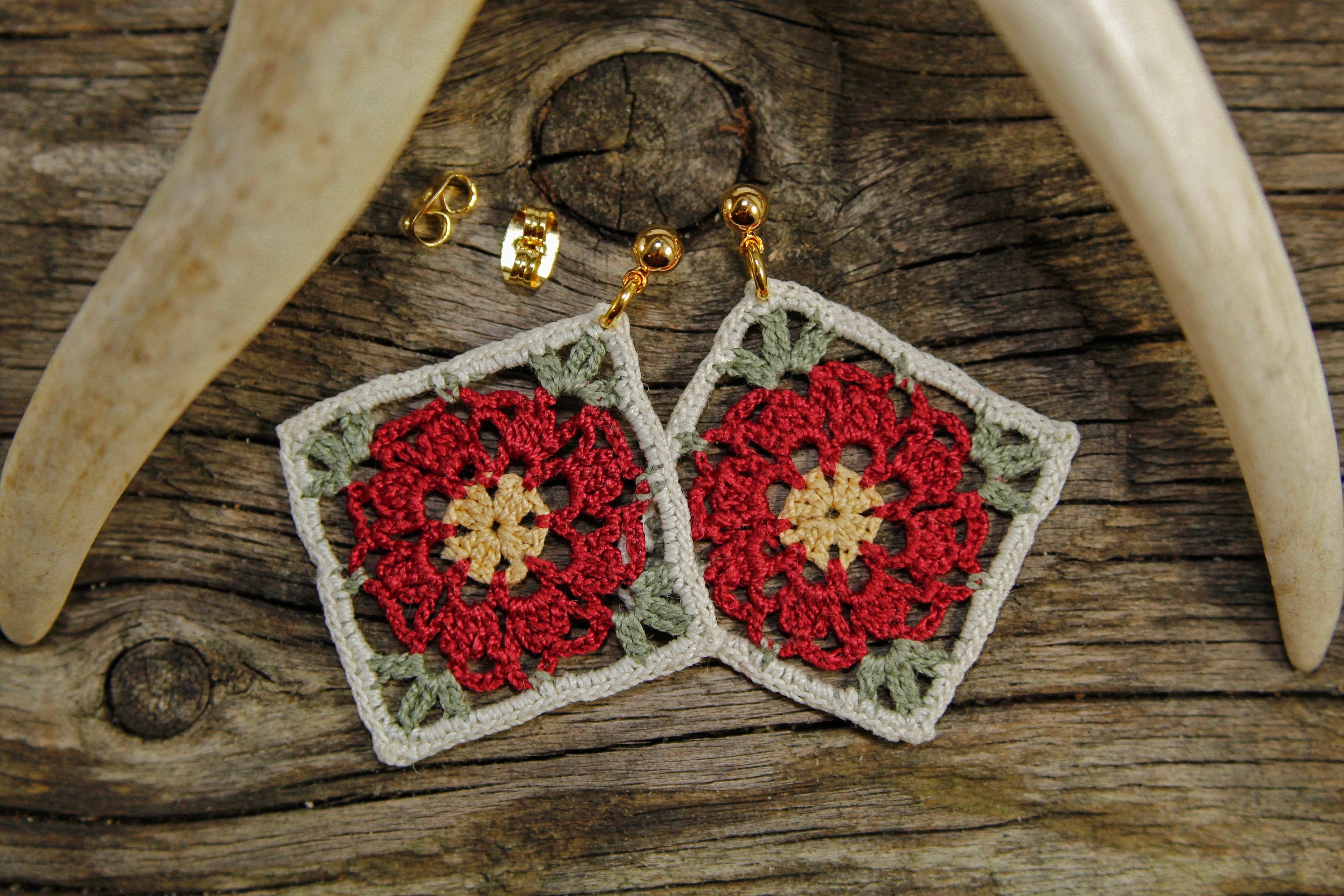 Pendientes de flores rojas tachuelas de encaje cuadrados de - Etsy España