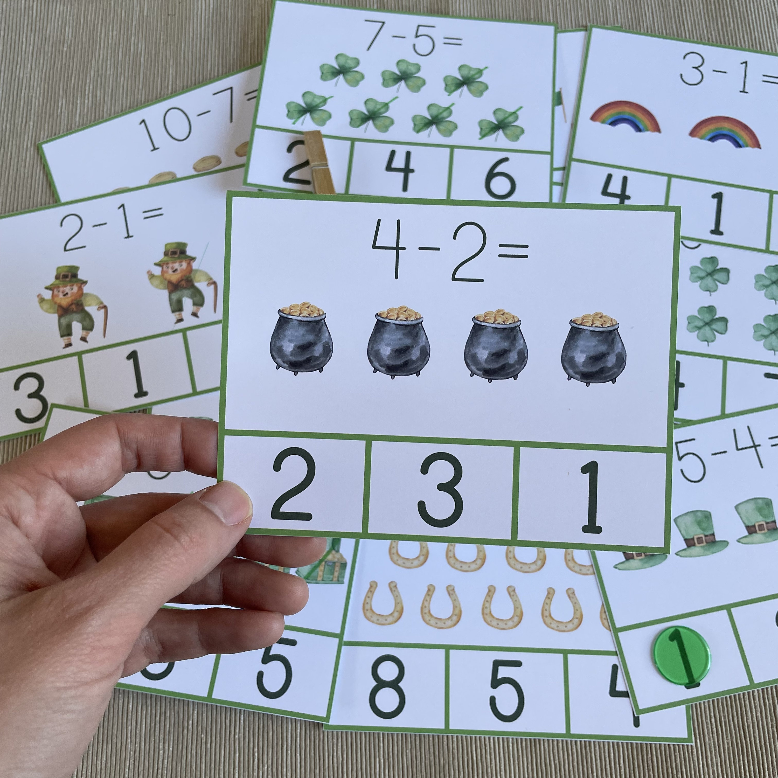 St. Patrick's Day Montessori Printable Clip Cards Subtraction 0-10 ...