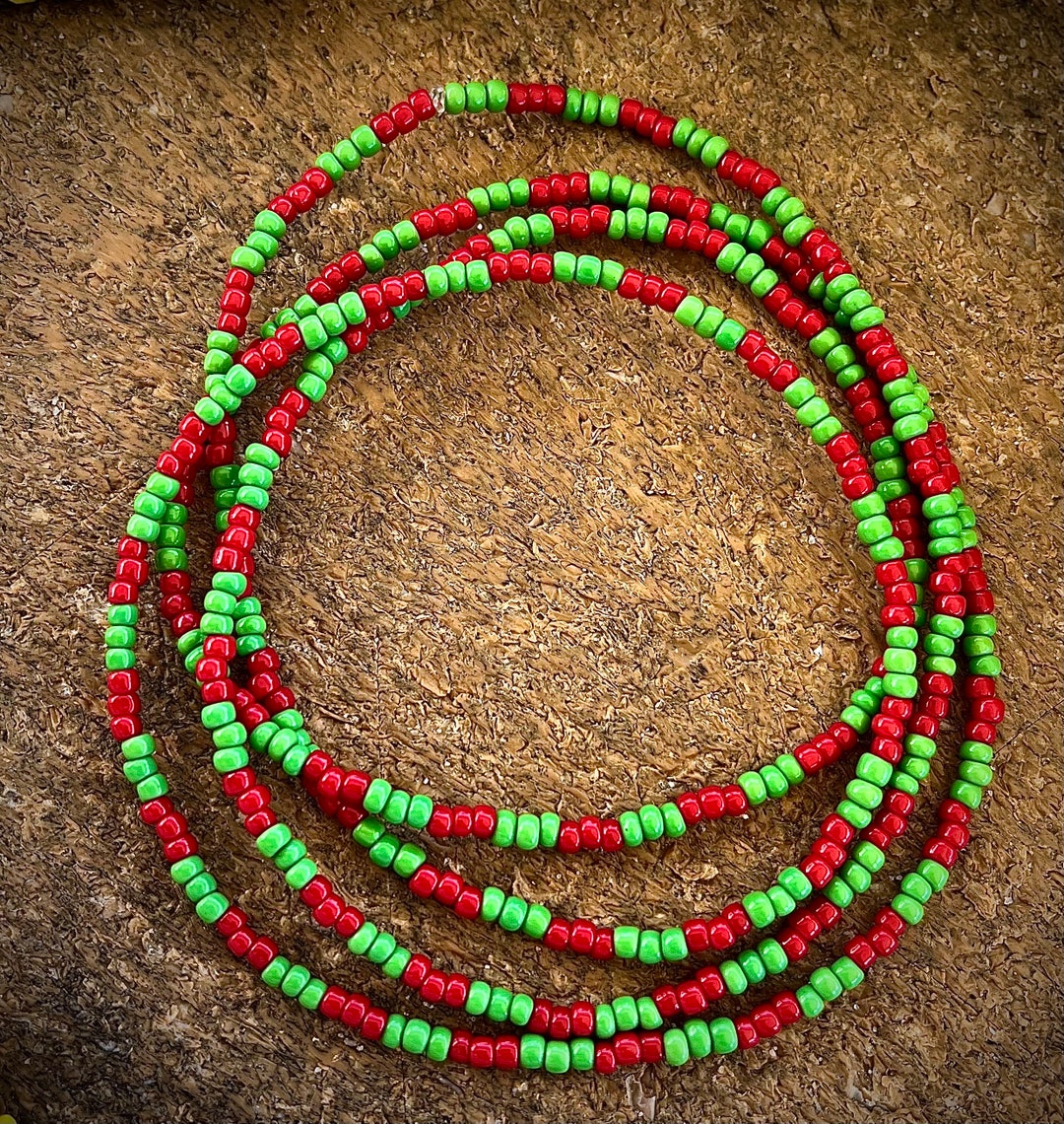 Eleke / Necklace With High Quality Medium (2-3mm) Solid Green and Red ...