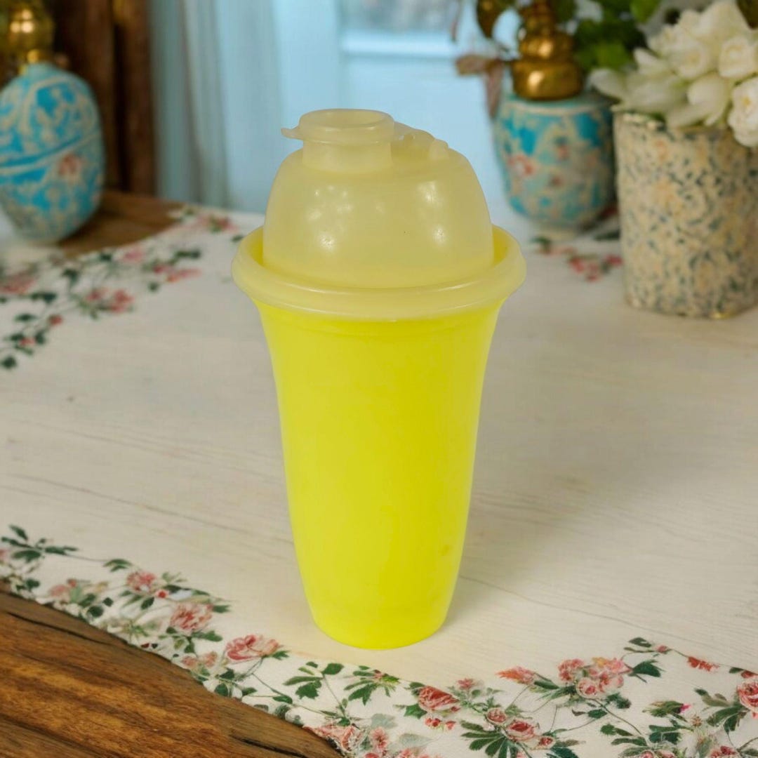 Vintage Yellow Tupperware Shaker 844-4 With Insert 846-2 & Lid 564-8 - Etsy