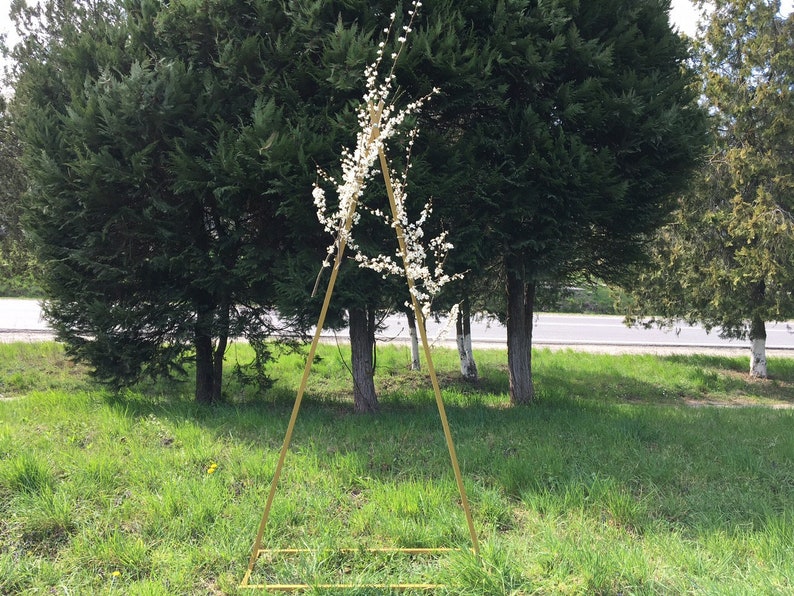 Wedding Metal Arch/wedding Decor/outdoors Decor/triangle - Etsy