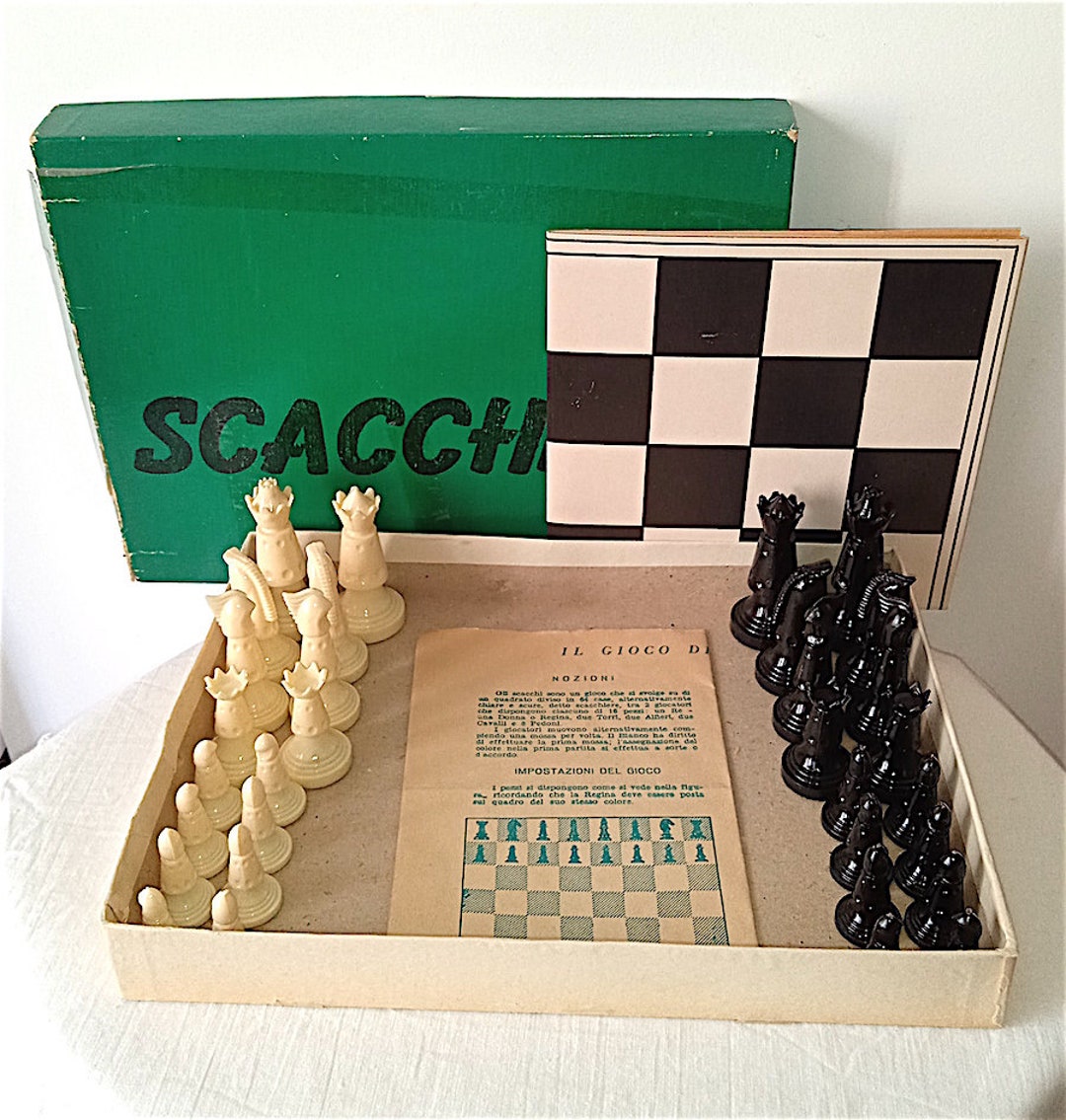 CHESS Chess 60s Italy Plastic Set in Green Box Green Box With Complete ...