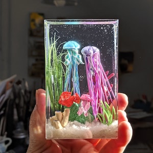 how to make a fake jellyfish tank