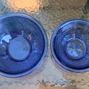 Vintage Pyrex Set of Two Cobalt Blue Nesting Mixing Bowls 322 1 Qt. 323 ...