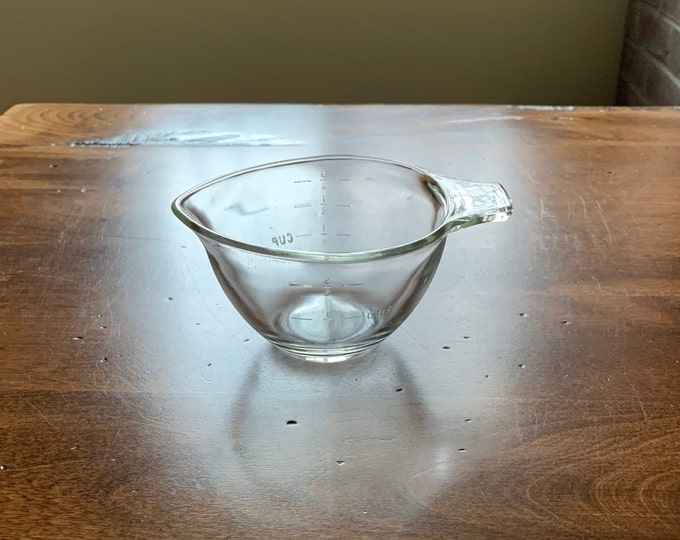 Vintage Pyrex Mix and Measure Teardrop Shaped Measuring Bowl - 1 Cup ...