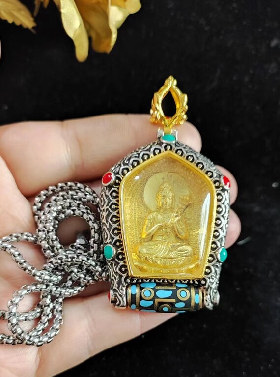 Vintage bodhisattva buddha pendant - Gem