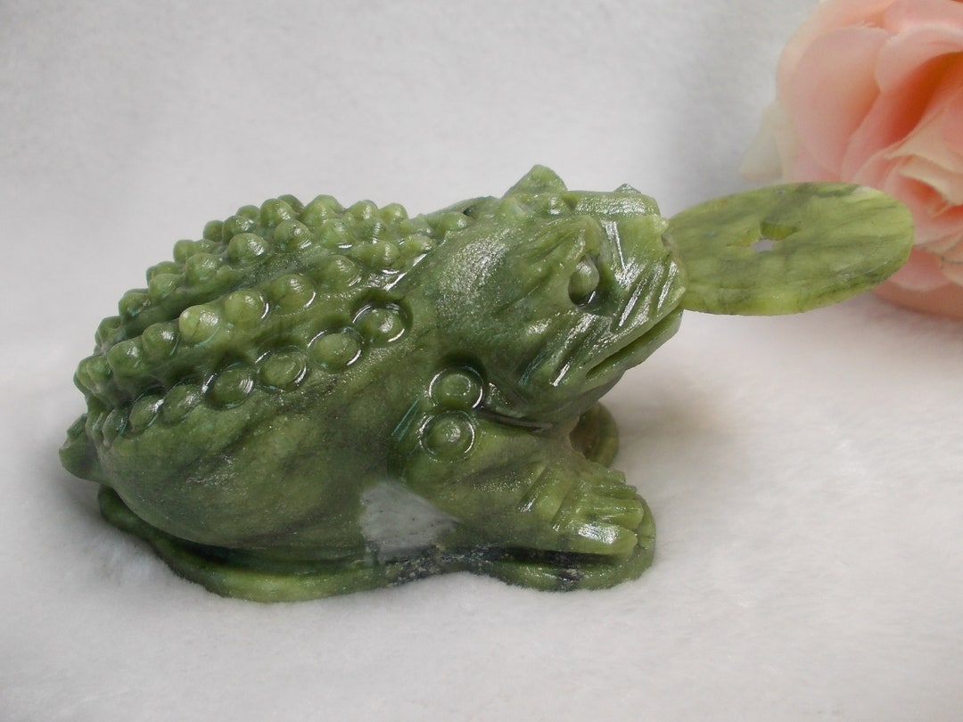 Natural Green Jade Money Toad Figurine Feng Shui Fortune Coin Stone ...