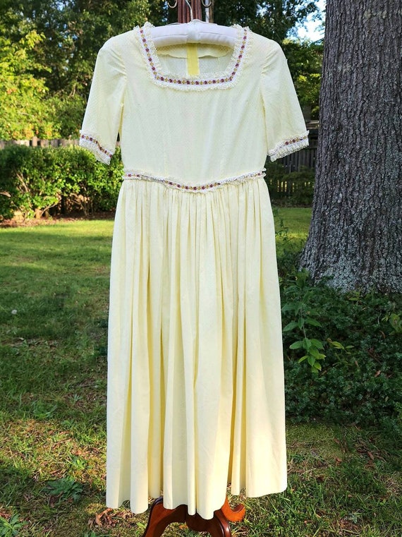 Wonderful Yellow Victorian Dress with Matching Bonnet… - Gem