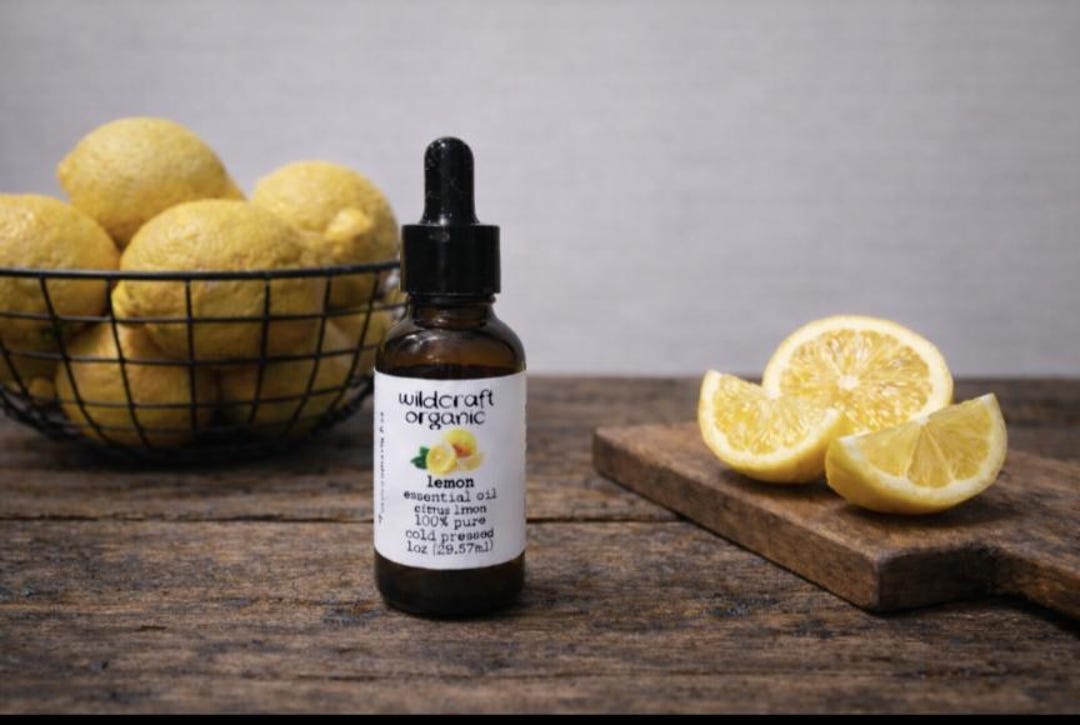 Organic Lemon Essential Oil | Cold Pressed, Furocoumarin Free (1 Oz) - Etsy