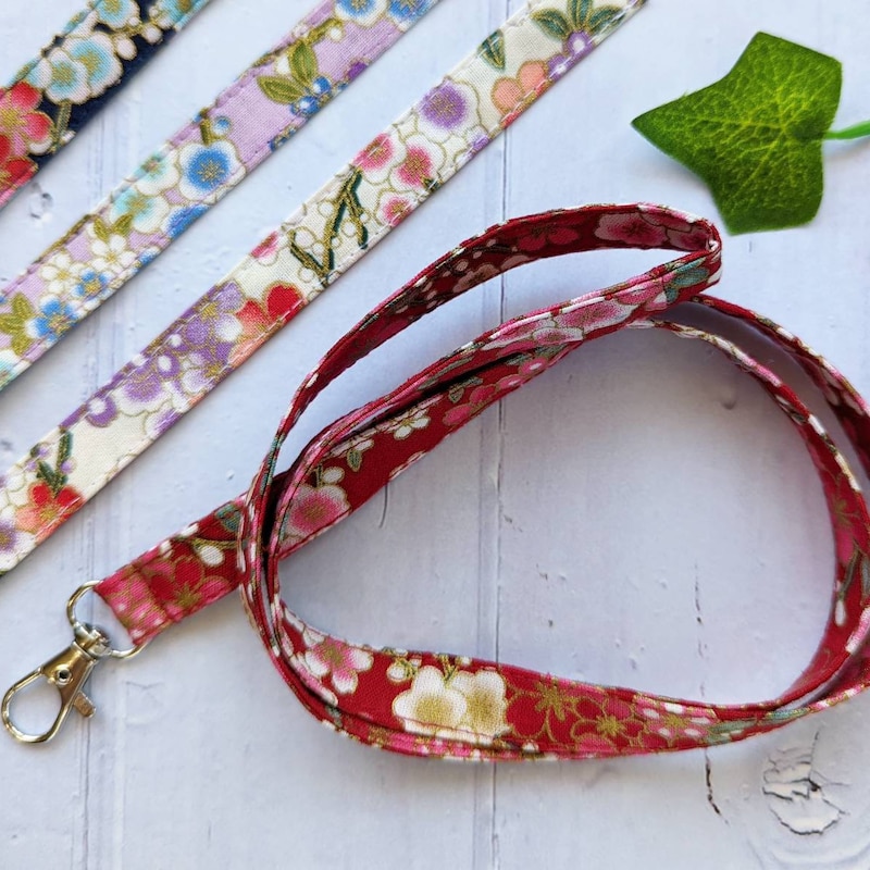 Neck Lanyard With Reel - Etsy