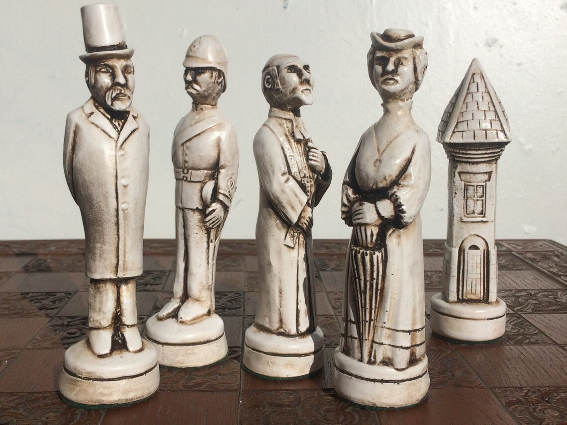 English Chess Set - Old London Chess Pieces - Antique White and Old ...