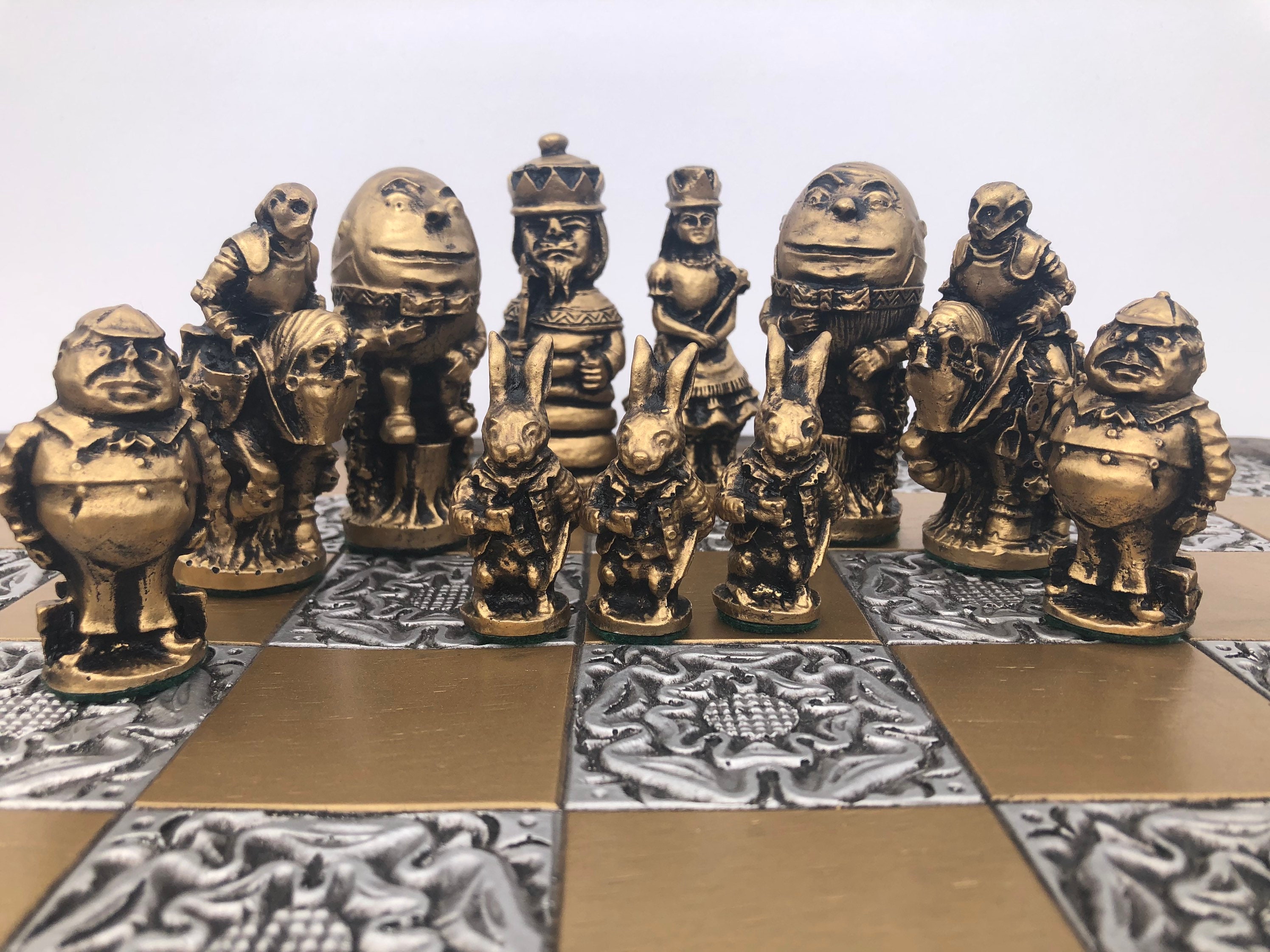 Alice in Wonderland chess set - Through the looking glass chess set ...