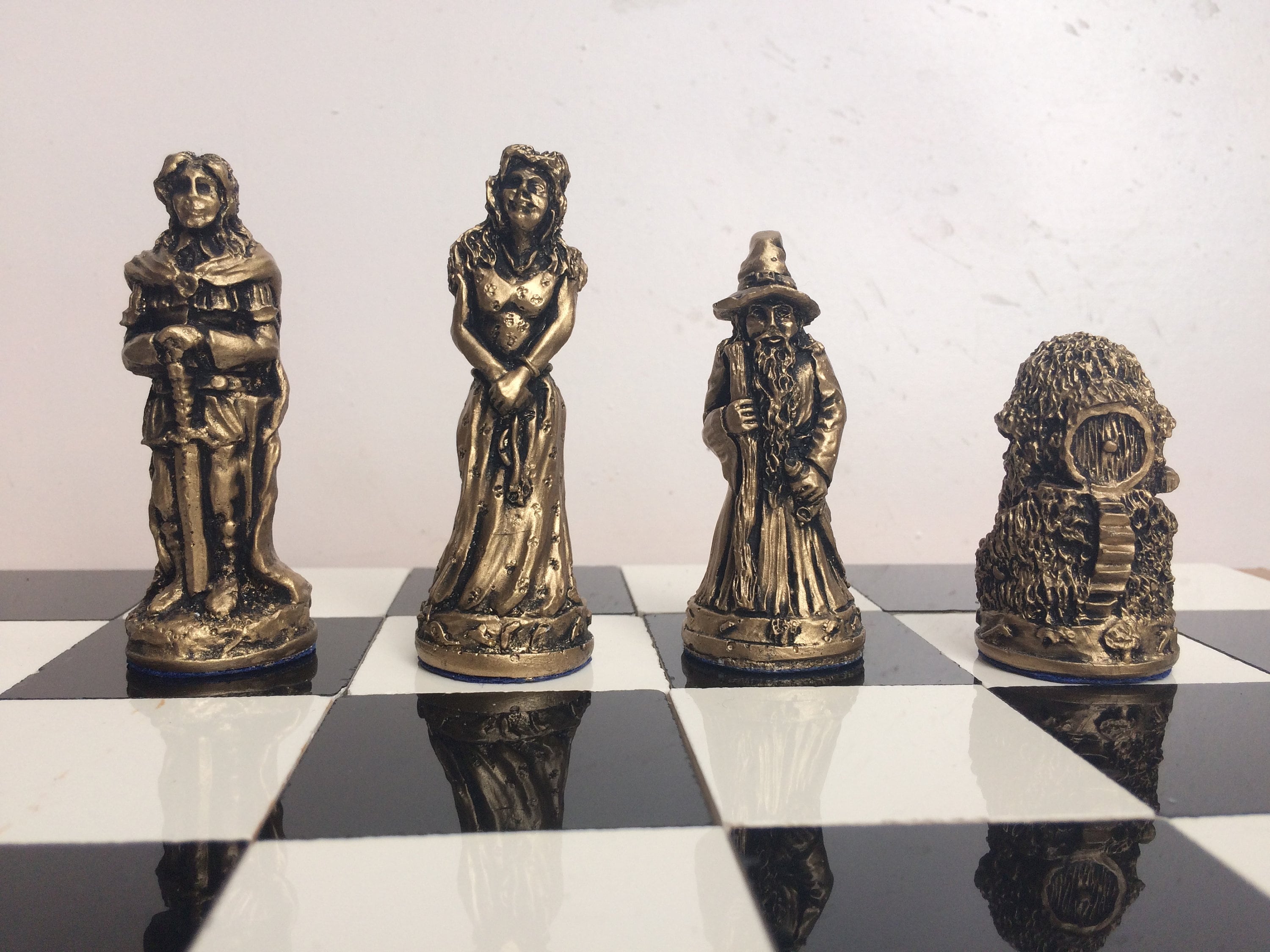 Rare LOTR Chess Set in Gold & Silver Antique Effect (Chess pieces only)