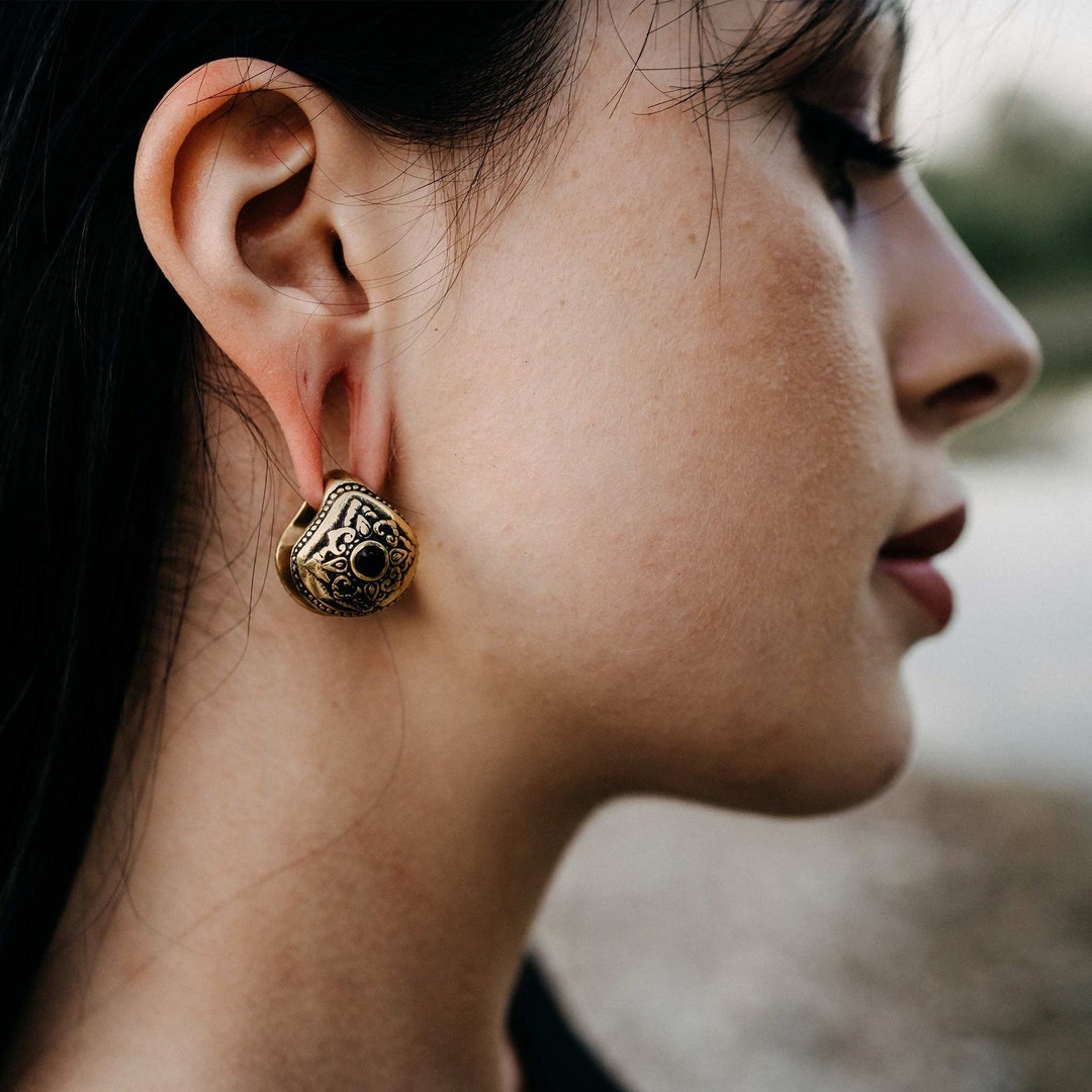 Ear Weights Nooa // Healing Stone, Onyx, Ear Weight, Earrings, Brass ...