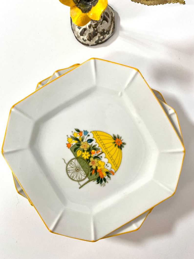 Retro 1970s Flower Plates Set of 4 - Etsy