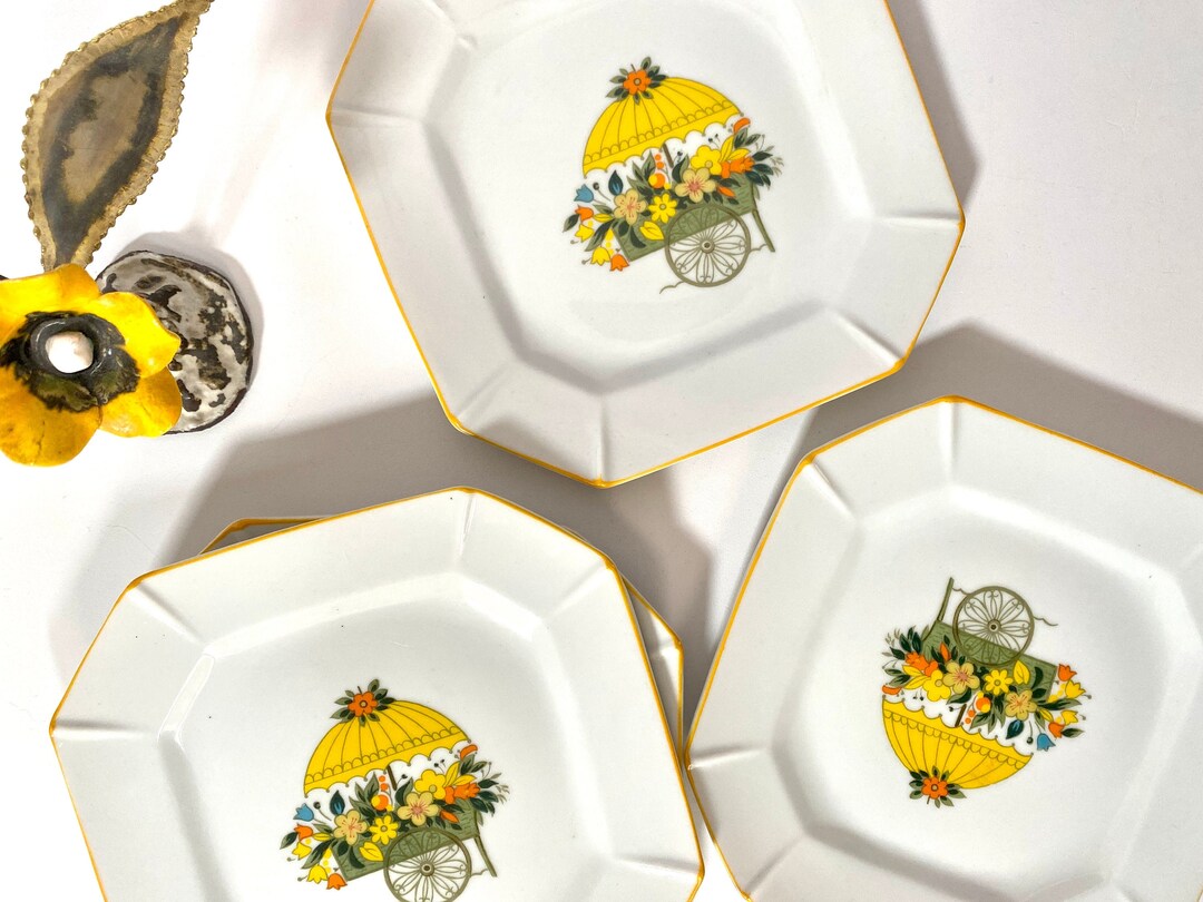 Retro 1970s Flower Plates Set of 4 - Etsy