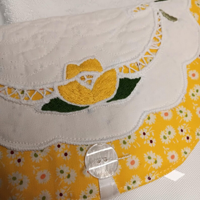 Needlebook Handmade, Embroidered Waterlily Doily, Vintage Doily Sewing ...