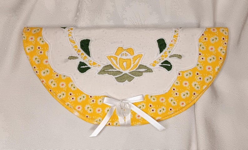 Needlebook Handmade, Embroidered Waterlily Doily, Vintage Doily Sewing ...