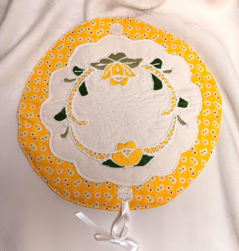 Needlebook Handmade, Embroidered Waterlily Doily, Vintage Doily Sewing ...