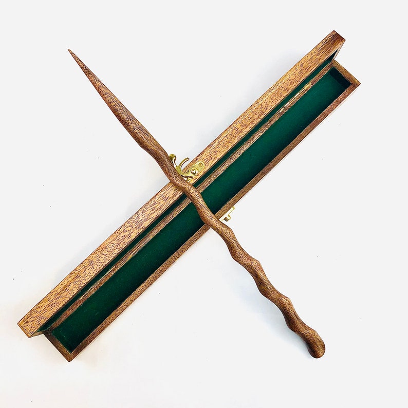 Witch and Wizard Wand in Real Wooden Display Box - Will O'wisp's Wand ...