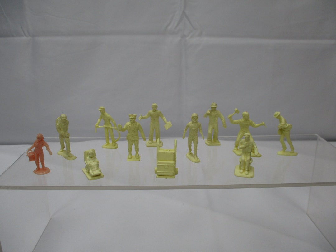 Twelve Miscellaneous Marx Miniature Plastic Figures - Etsy