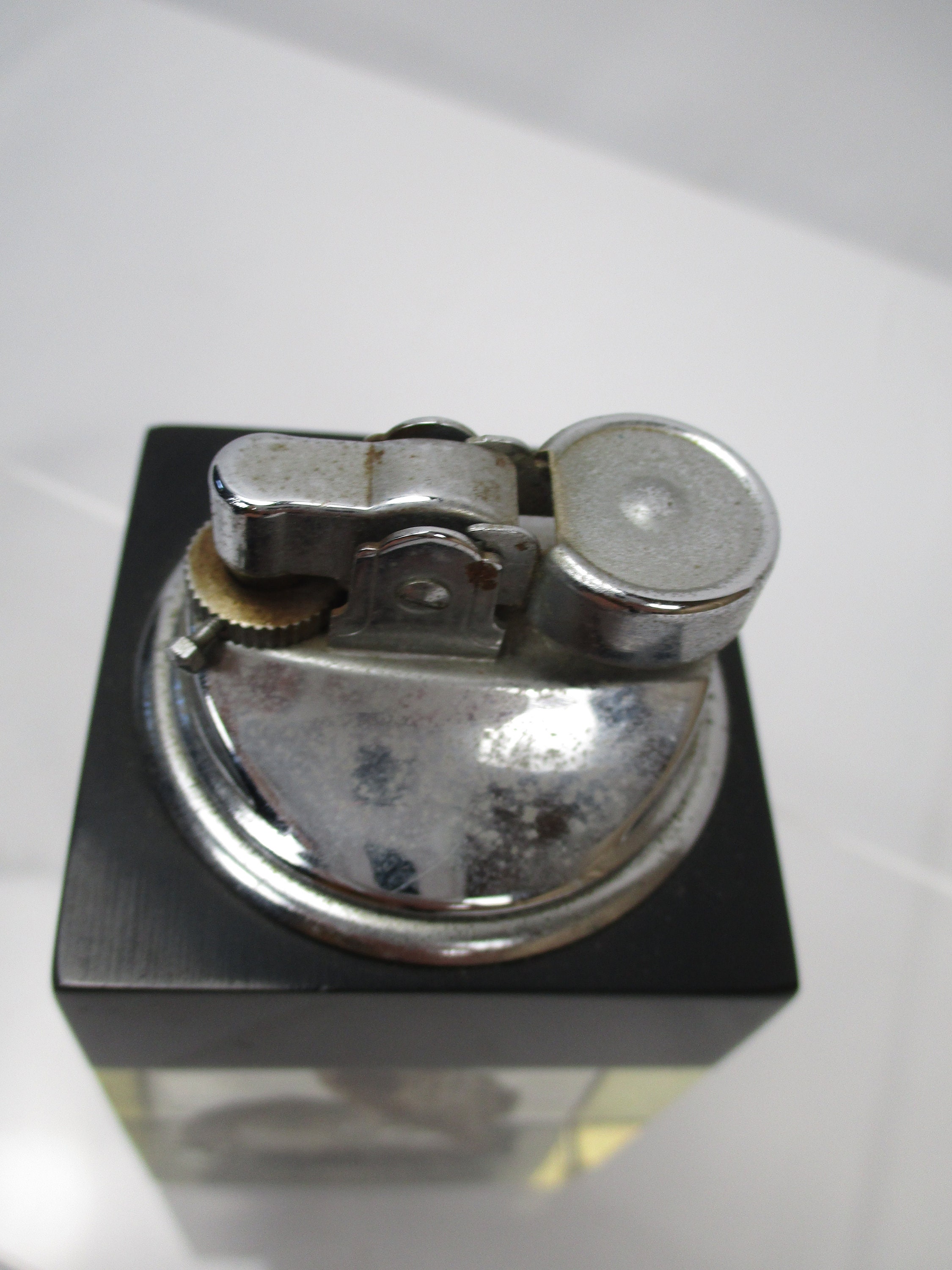 1960's Lucite Table Lighter With an Oyster and Pearl in the Center - Etsy