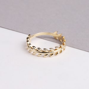 14K Gold Laurel Wreath Ring, Vine Wedding Band Ring, Dainty Flower ...