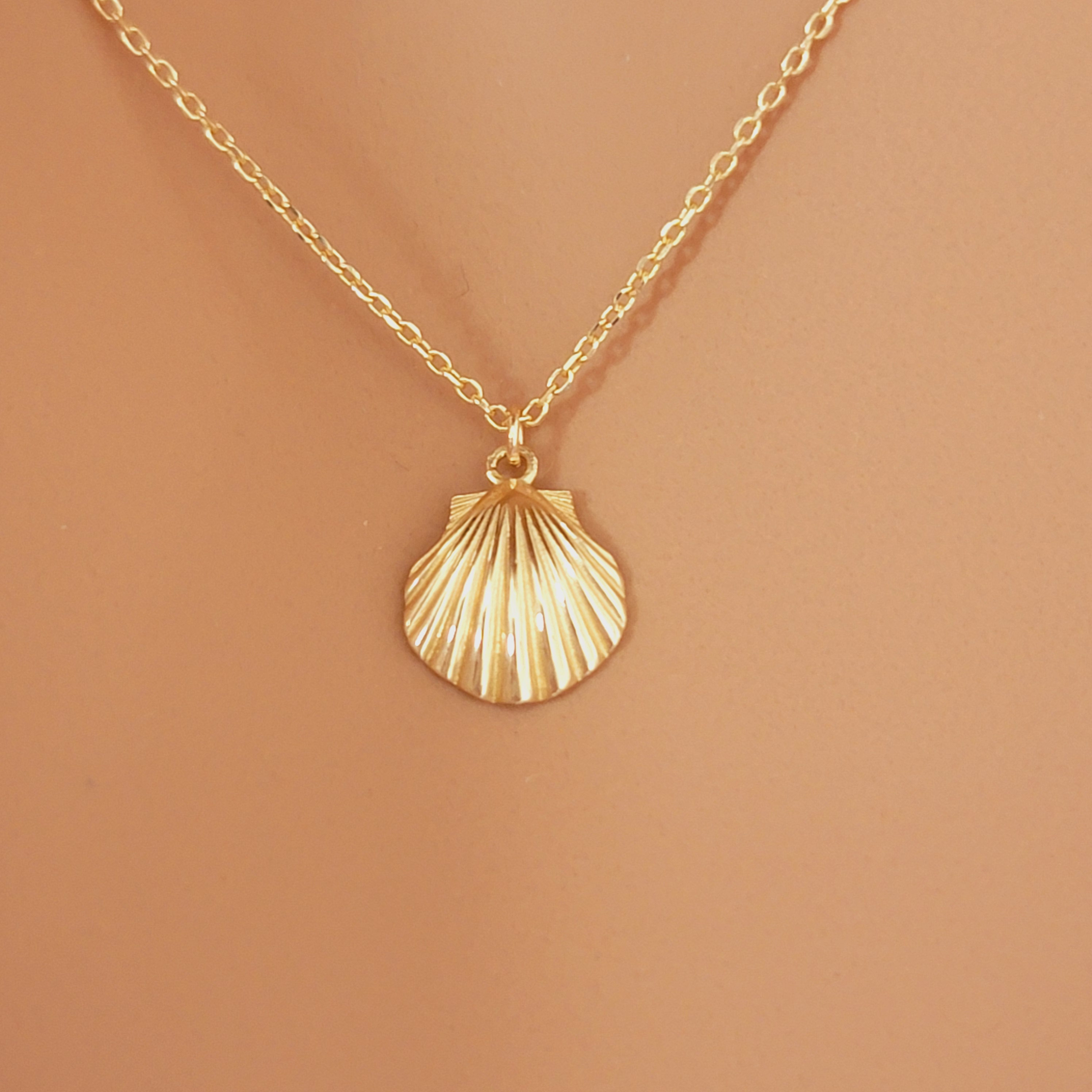 14k Gold Sea Shell Charm Necklace, Gold Shell Pendant, Women Dainty ...