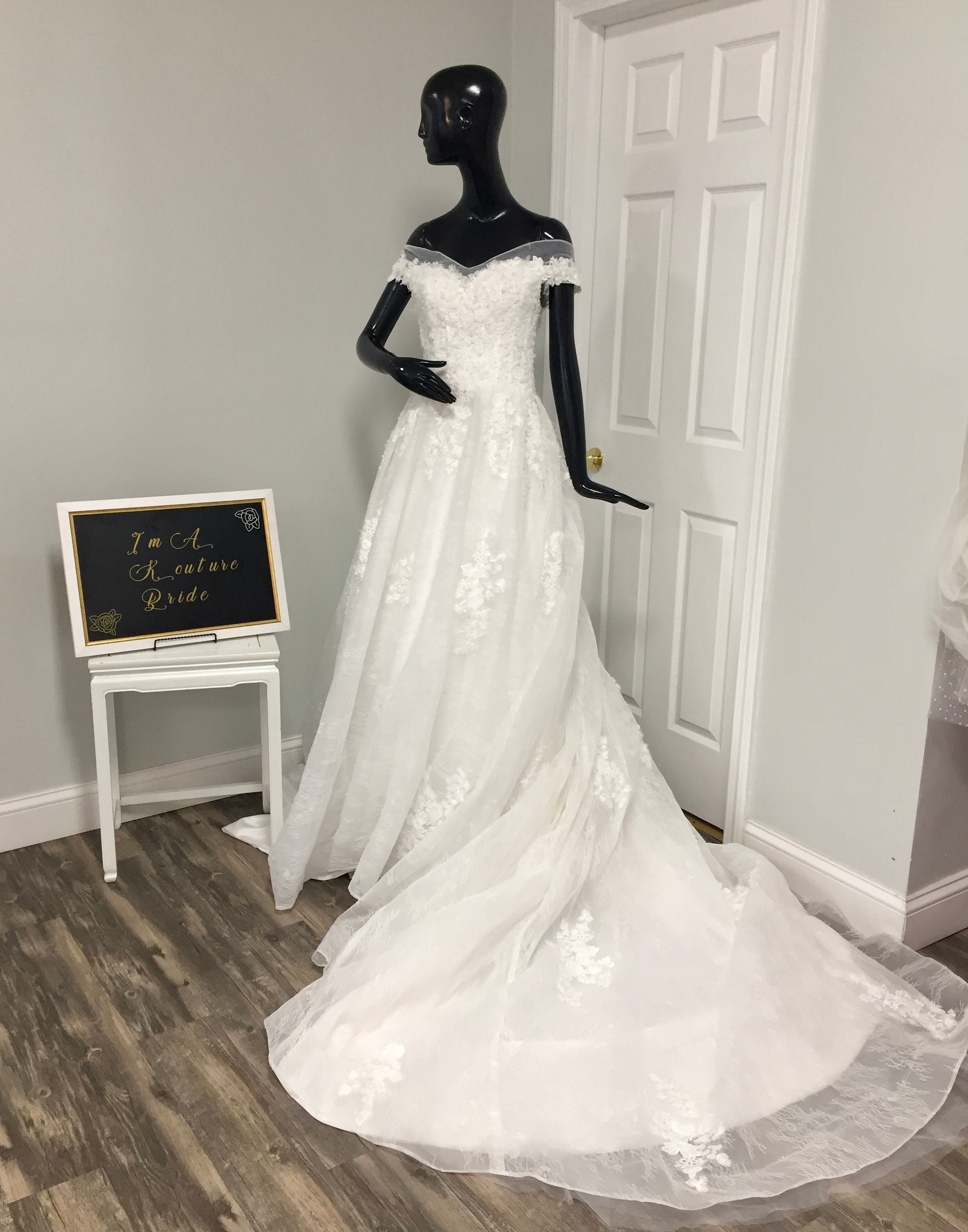 Ballgown Lace Wedding Dress| Sample - Etsy