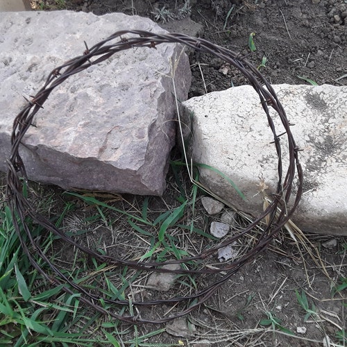 Rusty Barb Wire Roll Vintage Wire From 100 Yr Old Farm in | Etsy