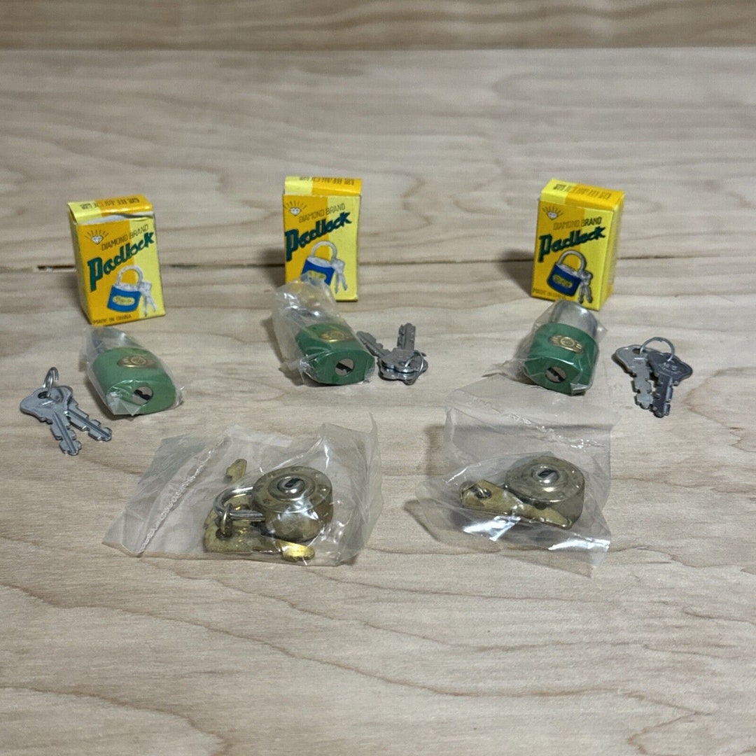 True Vintage 1960s Set of 5 Miniature Padlocks 3/4 Locks W/ Keys Green ...