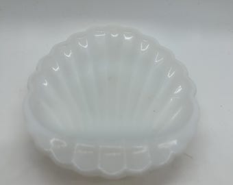 Vintage Milk Glass Clam Seashell With Lip Handle Trinket/candy Dish - Etsy