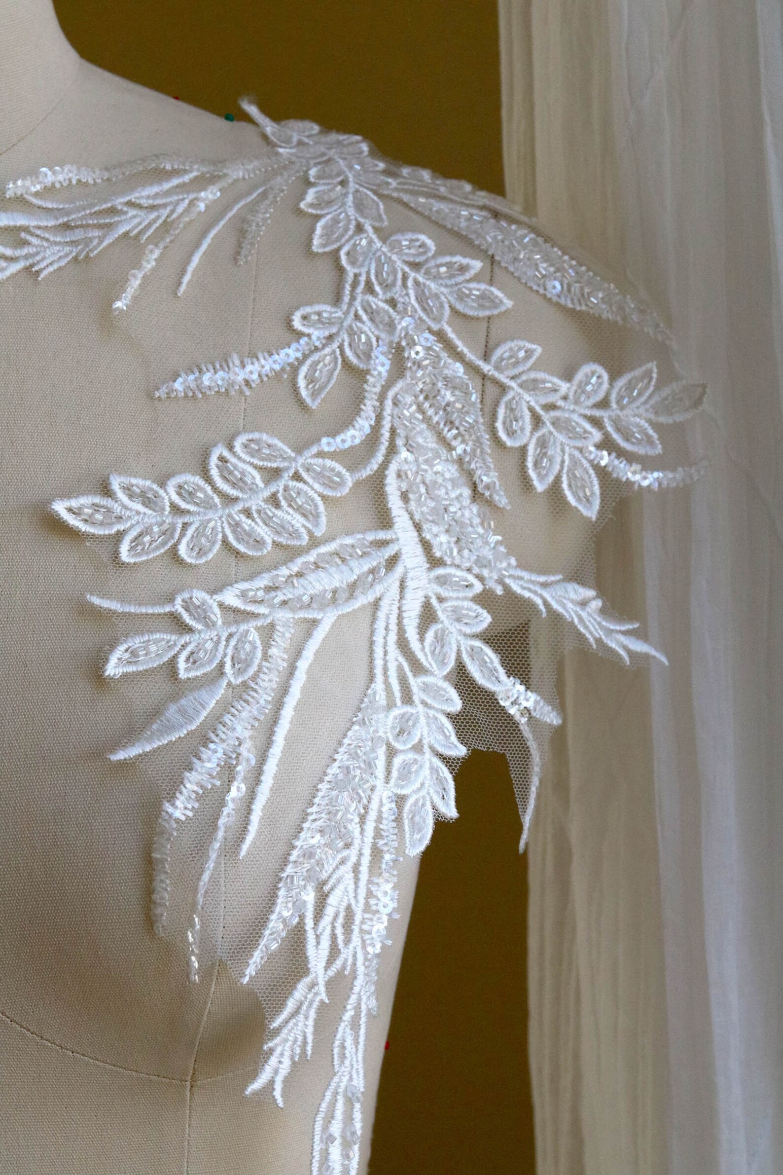 2262 Mirrored Pair Leaf off White Wedding Dress Applique for Wedding ...