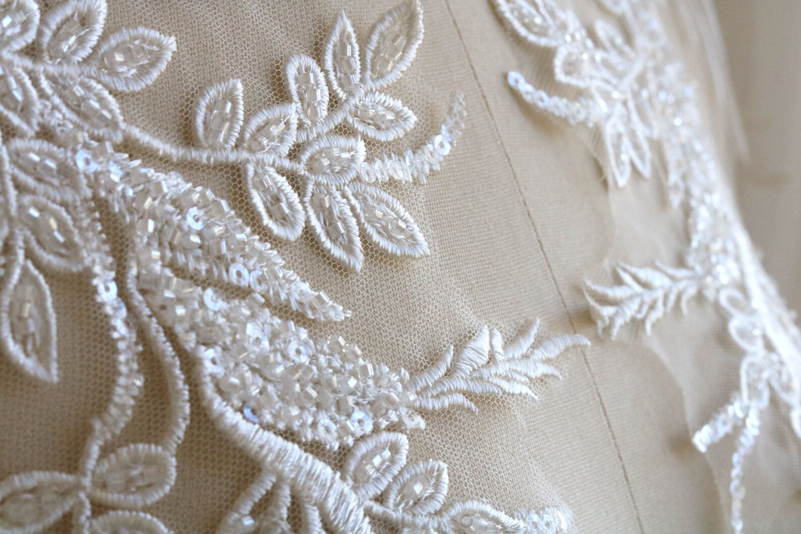 2262 Mirrored Pair Leaf off White Wedding Dress Applique for Wedding ...